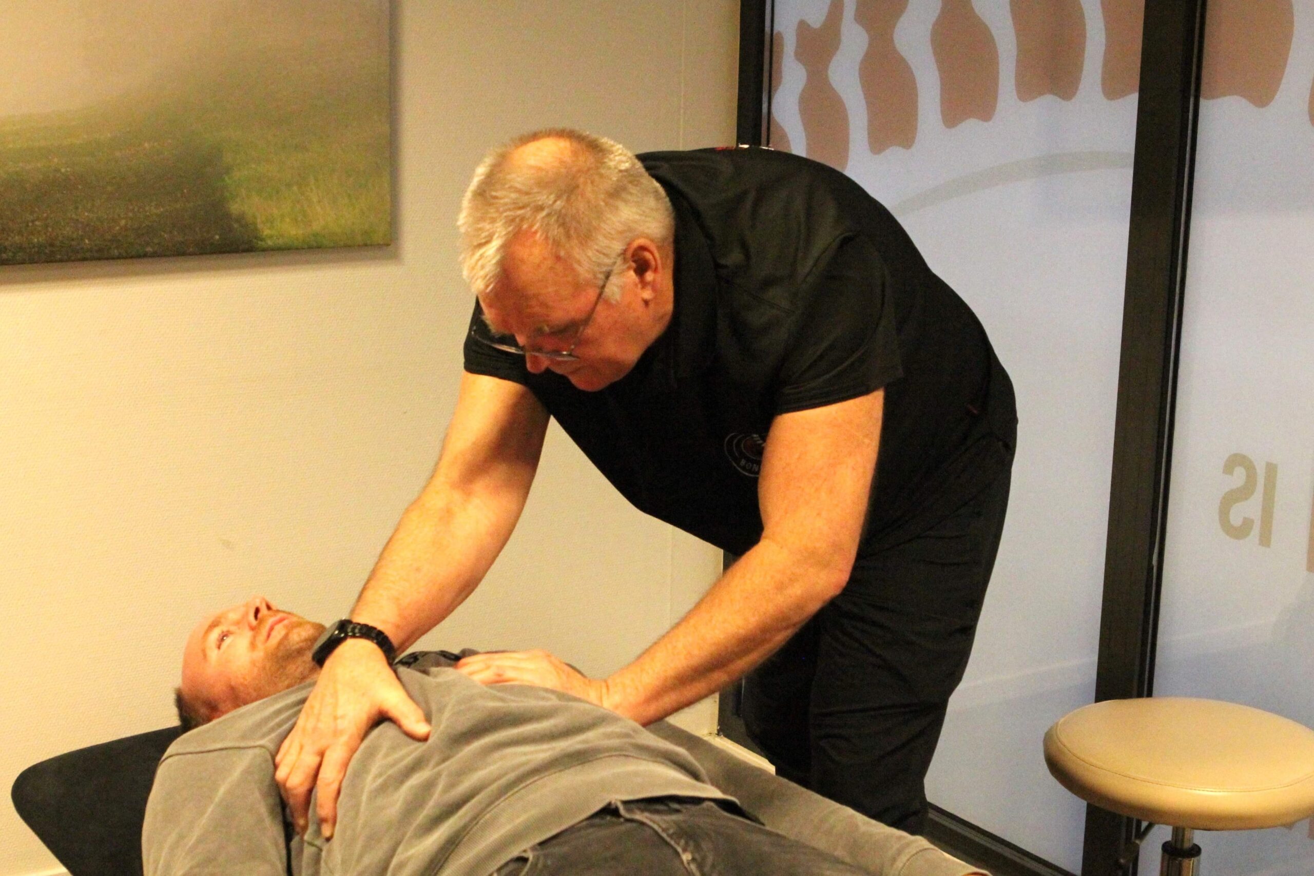 Waarom zit je schouder steeds vast en hoe kom je ervan af?